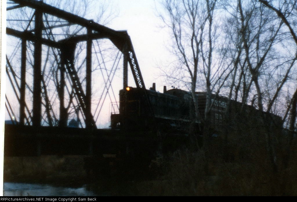 IHB 8871 Crossing the Grand Calumet River at Sohl Avenue